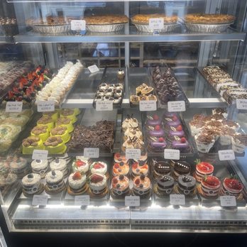 LULU’S BAKERY - 697 Photos & 475 Reviews - 179-04 / 06 Union Tpke ...