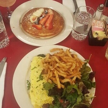 CAFÉ LULUC - Updated July 2024 - 1764 Photos & 1668 Reviews - 214 Smith ...