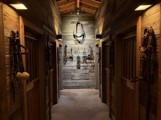 THE SADDLE ROOM - Updated December 2025 - 433 Photos & 621 Reviews ...