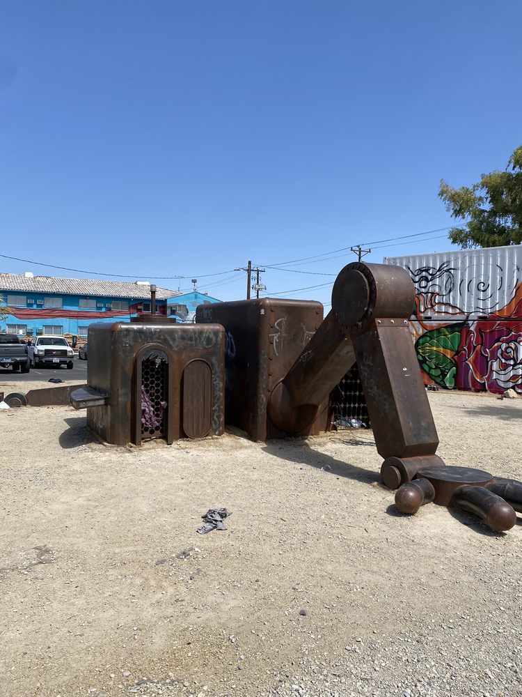 IRON GIANT STATUE - 109 N 9th St, Las Vegas, NV - Yelp