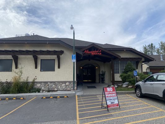 ALEXANDER’S BEACH PUB & LIQUOR STORE - Updated August 2024 - 15 Photos ...