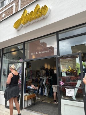 AVALON EXCHANGE SAVANNAH - Updated December 2025 - 10 Photos & 10 Reviews - 20 E Broughton St ...