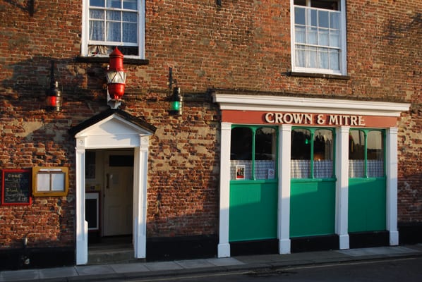 CROWN & MITRE - Updated March 2025 - Ferry Street, King's Lynn, Norfolk ...