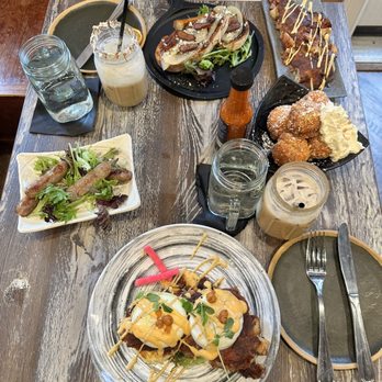 YAZ’S TABLE - Updated April 2025 - 1061 Photos & 546 Reviews - 1209 ...