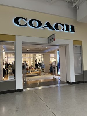 TANGER OUTLETS COOKSTOWN - Updated December 2025 - 94 Photos & 41 ...