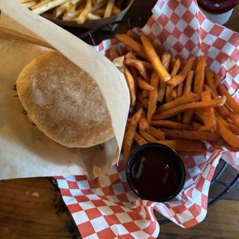 THE HOG WALLOW PUB - Updated December 2025 - 160 Photos & 256 Reviews ...