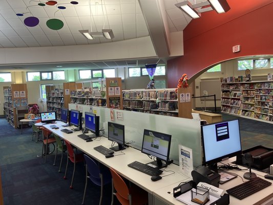 BEAR LIBRARY - Updated December 2025 - 21 Photos - 101 Governors Pl ...