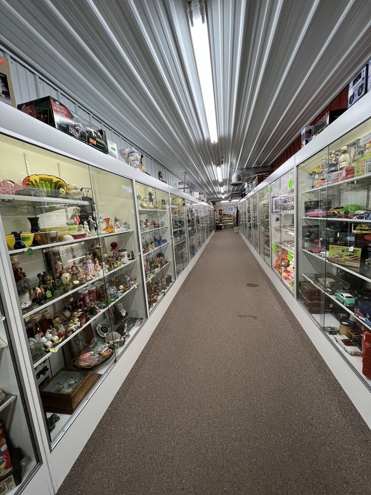 WISCONSIN DELLS ANTIQUE MALL - Updated January 2026 - 27 Photos & 17 ...