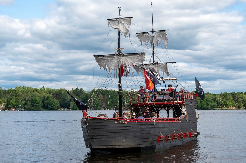 PIRATES HIDEAWAY - 62 Photos & 33 Reviews - Boat Charters - 1998 Hwy 45 ...