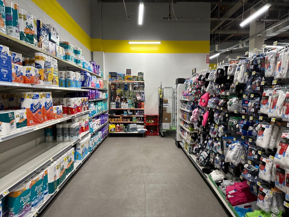 DGX - Updated July 2025 - 115 SE 2nd Ave, Miami, Florida - Convenience ...