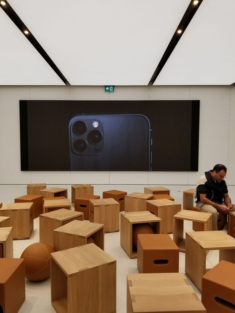 APPLE STORE - 31 Photos & 126 Reviews - 220 Yonge Street, Toronto ...