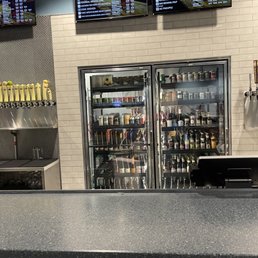 CRAFT 60 TAPHOUSE & GRILL - Updated April 2025 - 185 Photos & 140 ...