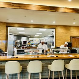 RINKA - Updated October 2025 - 3515 Photos & 579 Reviews - 1001 Queen ...