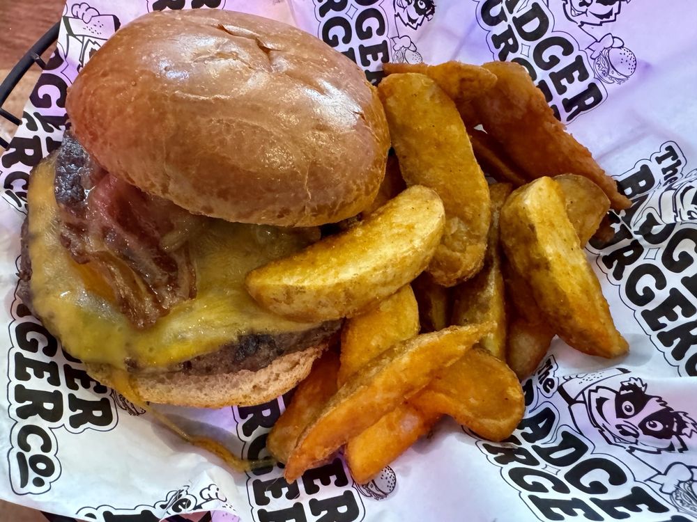 BADGER BURGER - OCONOMOWOC - Updated December 2024 - 41 Photos & 29 ...