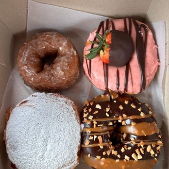 DONUT RUN - Updated July 2024 - 335 Photos & 205 Reviews - 6904 4th St ...