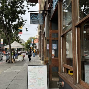 CALI’S SPORT BAR & KITCHEN - Updated December 2025 - 125 Photos & 31 ...