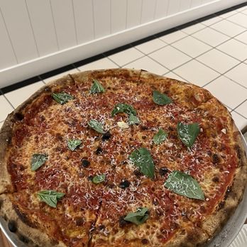 BACK BENCH PIZZA - Updated November 2024 - 28 Photos & 43 Reviews - 563 ...