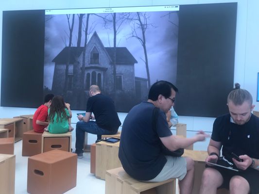 APPLE STORE - Updated December 2025 - 29 Photos & 162 Reviews - 702 N ...