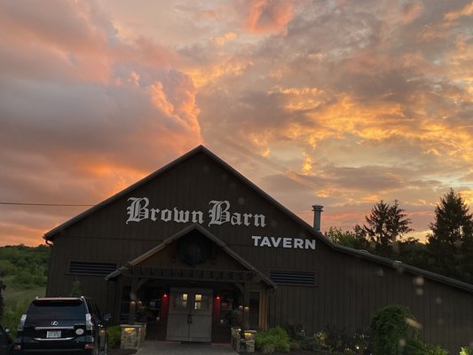 BROWN BARN TAVERN - 66 Photos & 87 Reviews - 10700 Mayfield Rd, Chardon ...