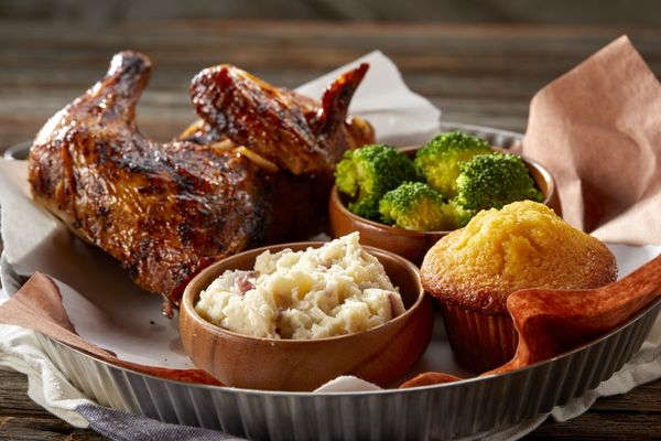 FAMOUS DAVE’S BAR-B-QUE - Updated April 2025 - 503 Photos & 353 Reviews ...