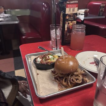 LUCILLE’S SMOKEHOUSE BAR-B-QUE - Updated February 2025 - 2484 Photos ...