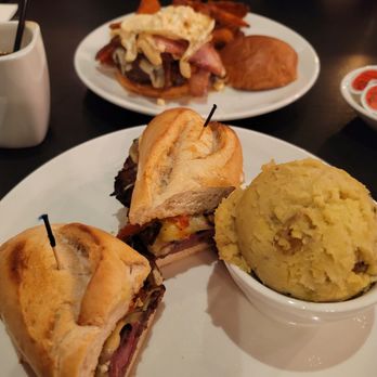 UPTOWN GRILLE - Updated May 2024 - 556 Photos & 830 Reviews - 3100 E ...