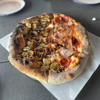 THE HALL’S PIZZA KITCHEN - Updated April 2025 - 850 Photos & 675 ...