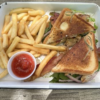 CAMP OUTPOST - Updated November 2024 - 702 Photos & 374 Reviews - 1811 ...