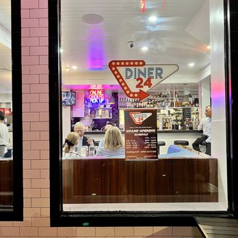 DINER 24 - Updated August 2024 - 362 Photos & 100 Reviews - 283 3rd Ave ...