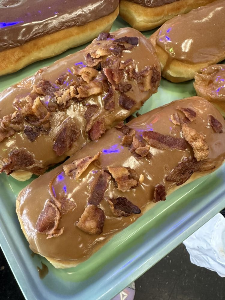 YUMMY DONUT PALACE - Updated June 2024 - 10 Photos - 17911 E US Hwy 24 ...