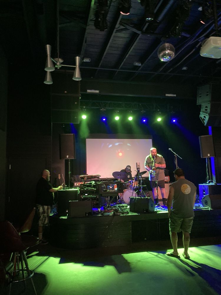 REVERB LOUNGE - Updated December 2025 - 38 Photos & 31 Reviews - 6121 ...