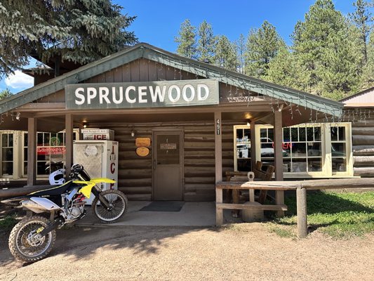 SPRUCEWOOD INN RESTAURANT & LOUNGE - Updated January 2026 - 18 Photos ...