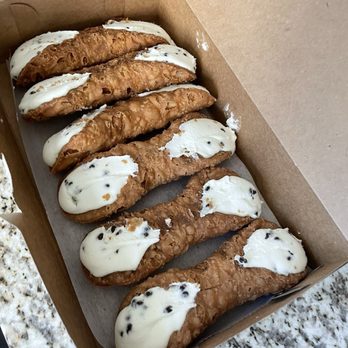 ISGRO PASTRIES - Updated August 2025 - 707 Photos & 610 Reviews - 1009 ...