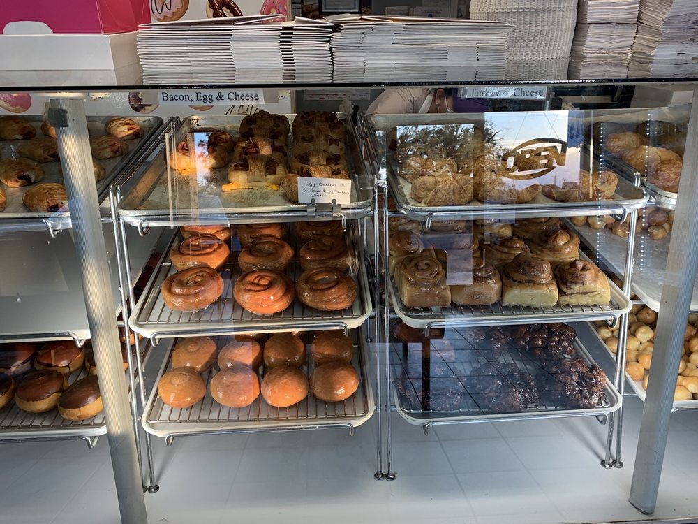 AM DONUTS CROISSANTS & MORE - Updated October 2025 - 25 Photos & 28 ...