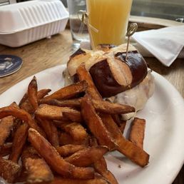 CLOVERLEAF TAVERN - Updated December 2025 - 1061 Photos & 1044 Reviews ...