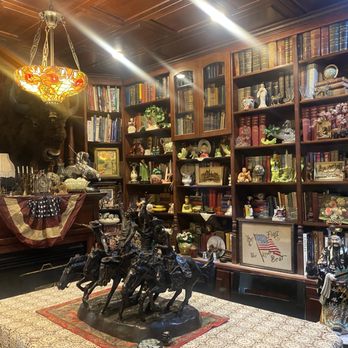 BIG YELLOW INN - Updated October 2025 - 73 Photos & 36 Reviews - 234 S ...