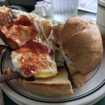 QUAKER DINER - Updated October 2025 - 136 Photos & 159 Reviews - 319 ...