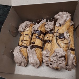 COMMISSO ITALIAN BAKERY - 26 Photos & 16 Reviews - 33 Eddystone Avenue ...