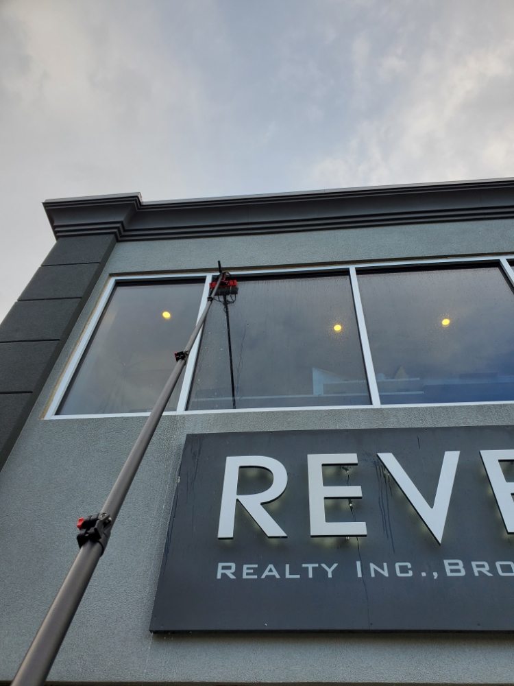 MONKEY WINDOWS WASHING - 35 Photos - 7690 Butternut Boulevard, Niagara Falls, Ontario, Canada ...