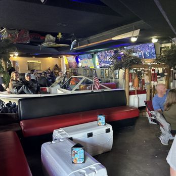 DIVE INN - Updated November 2025 - 105 Photos & 207 Reviews - 1380 S ...