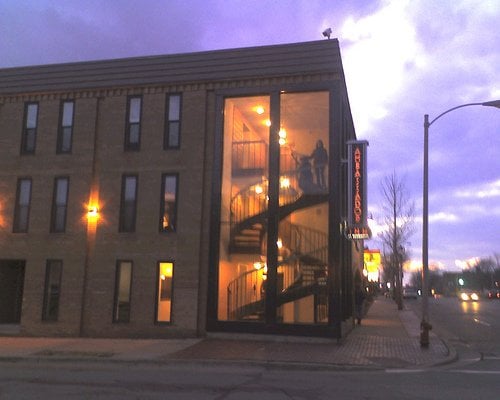 AMBASSADOR INN - Updated December 2025 - 10 Photos & 32 Reviews - 2301 ...