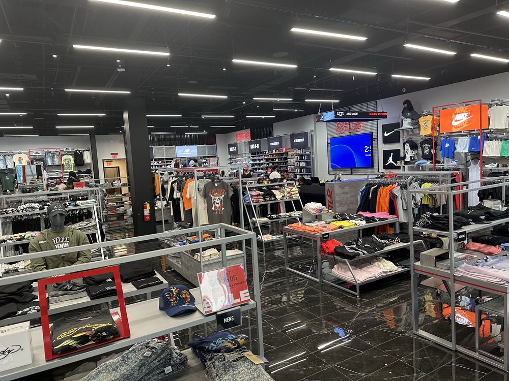 DTLR - Updated October 2025 - 459 Brandon Town Center Mall, Brandon ...