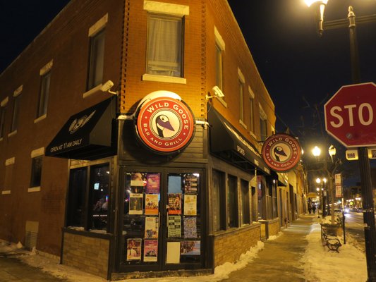 THE WILD GOOSE BAR & GRILL - 163 Photos & 377 Reviews - 4265 N Lincoln ...