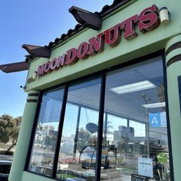MOON DONUTS - Updated June 2025 - 672 Photos & 453 Reviews - 1000 ...