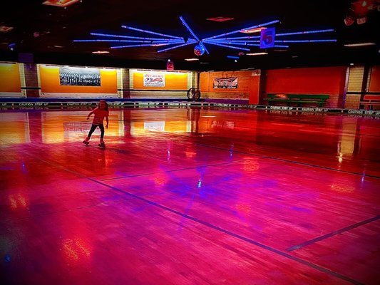 SALEM FUN CENTER - Updated December 2025 - 32 Photos - 520 East ...