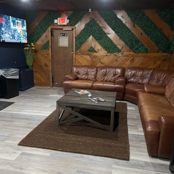 THE JESTER BAR & CIGAR PATIO - Updated October 2025 - 4529 Vine St ...