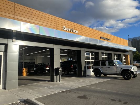 LITHIA CHRYSLER JEEP OF RENO - Updated May 2025 - 102 Photos & 316 ...