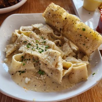 PASTA GARAGE ITALIAN CAFE - Updated July 2024 - 587 Photos & 417 ...