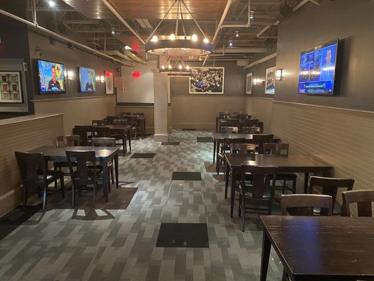 THE NEIGHBORHOOD TAVERN - 50 Photos & 90 Reviews - 318 Main St ...