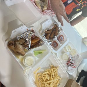 CHEX GRILL & WINGS - 45 Photos & 21 Reviews - 10860 Park Rd, Charlotte ...